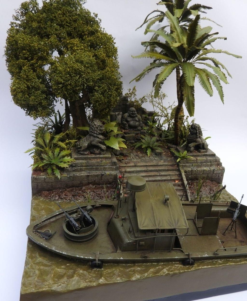 Apocalypse Now diorama (1:35) - Missing-Lynx